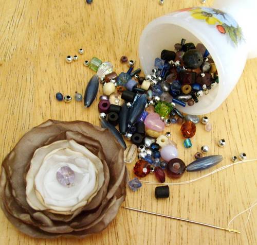 Nunta cu stil: Cum sa confectionezi o floare de pus in par - varianta II