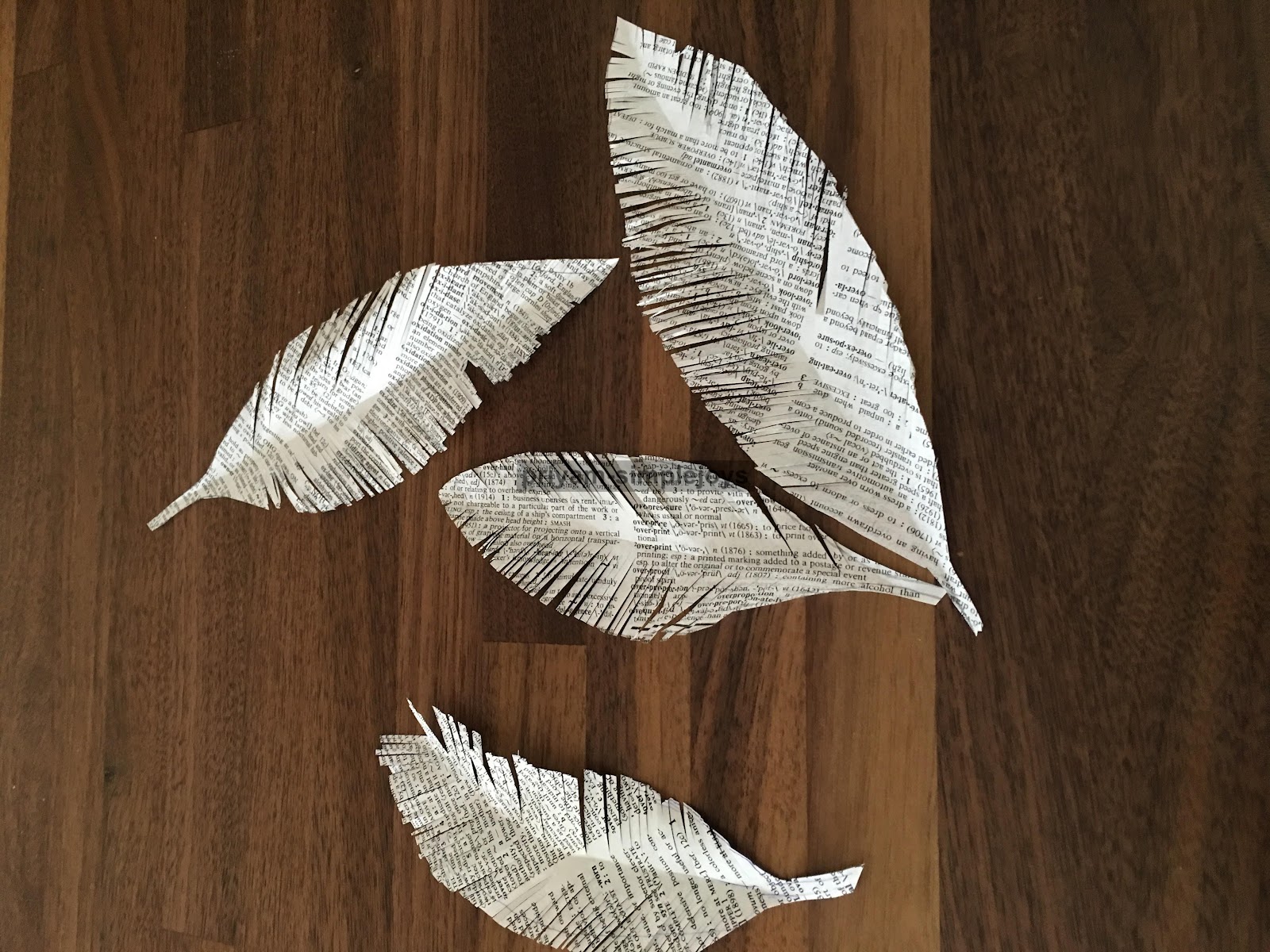 SimpleJoys: Paper Feathers