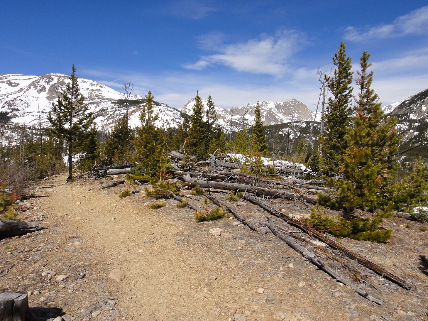 Hiking Rocky Mountain National Park: Bluebird Lake in the Winter.
