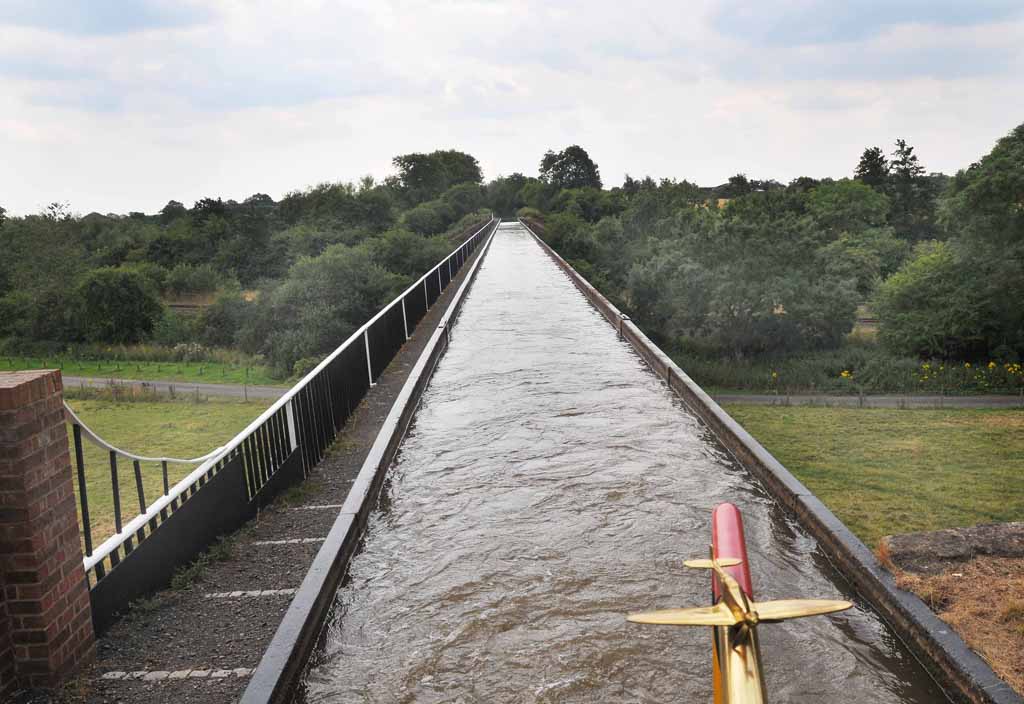 Travels on the U.K canal system with Narrowboat 'San Serriffe ...