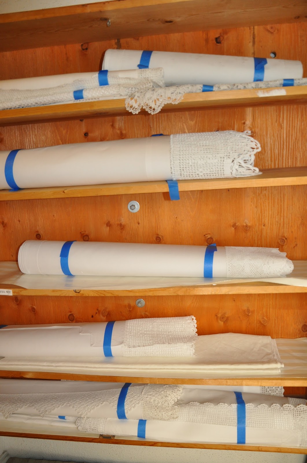 Orbis Catholicus Secundus: How to Store Starched Altar Cloths