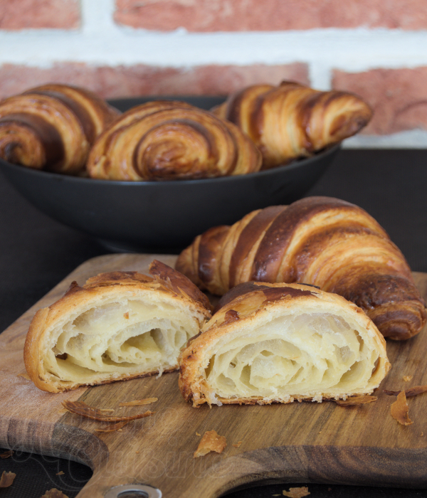 Les croissants - La pâte feuilletée levée sur poolish {Viennoiserie sur ...