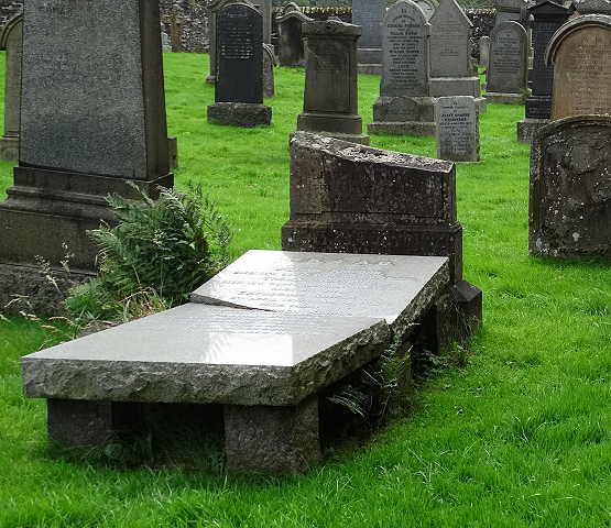 RAMBLES FROM MY CHAIR: Dunblane Cathedral Cemetery