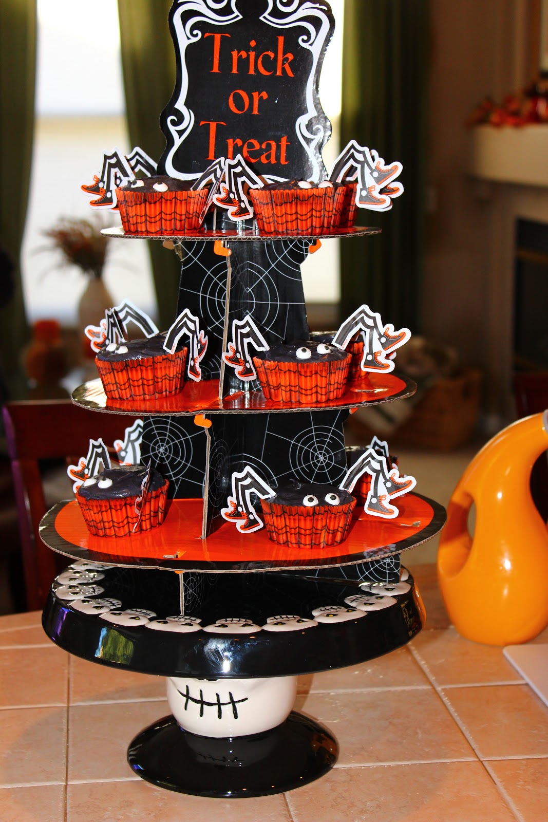 Primal Bites: Halloween Paleo Lemon Cupcakes w Lemon Cream Cheese Frosting