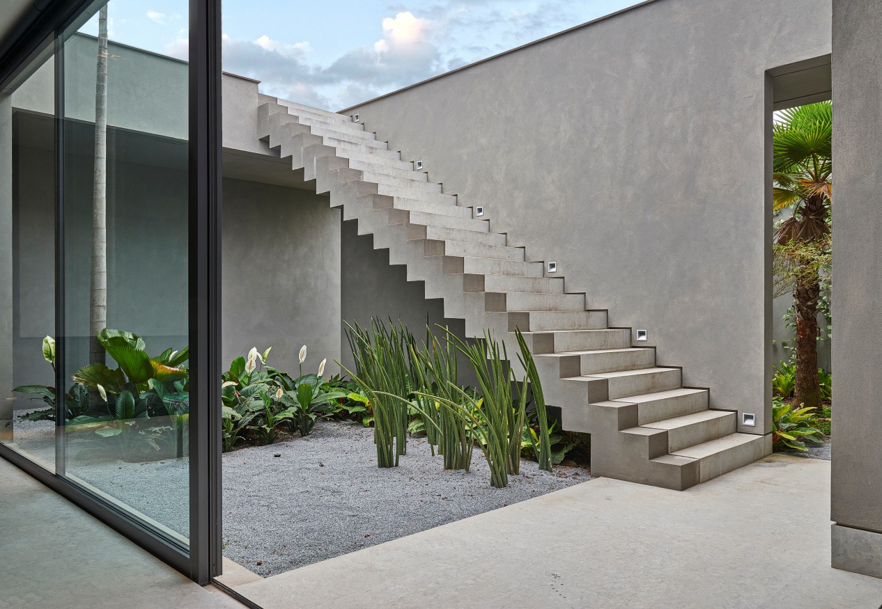 Lorena Cavalcanti: Rodapé Convencional, Embutido e Invertido.