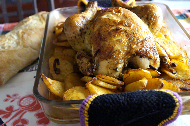 Come Y Disfruta: Pollo de corral a la provenzal y patatas al pimentón