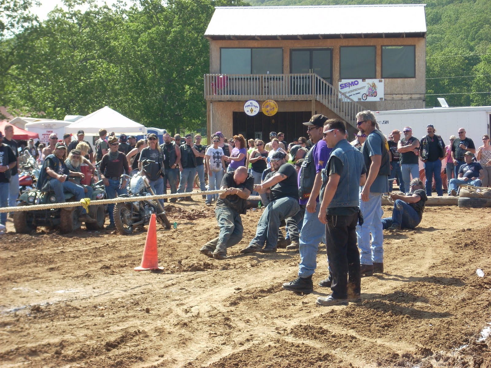 S.F.M.F: Tug of war with the saddle tramps