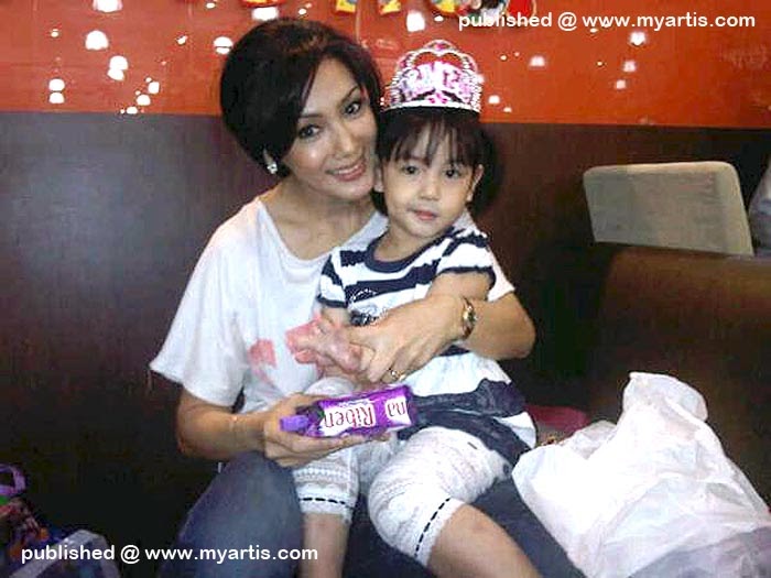 MYARTIS.COM | MYARTIS | MY | ARTIS: GAMBAR ERRA SAMBUT BIRTHDAY ALEESYA...