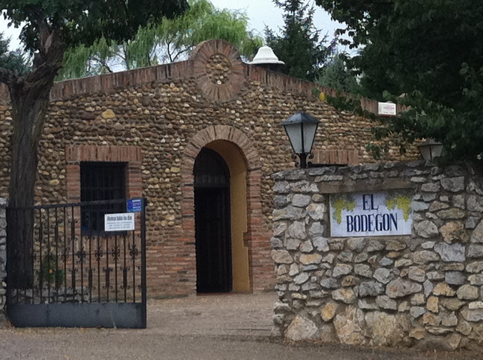 de barras y mesas: El Bodegón (Cembranos, León)