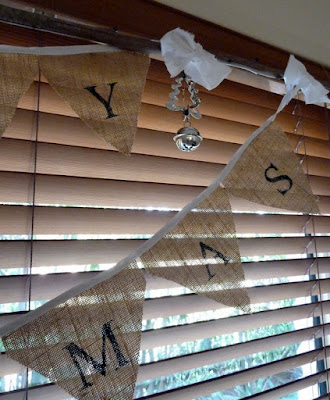 Stylish Settings: Merry Christmas Burlap Bunting
