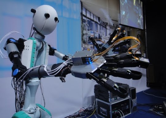 Avatar robot controlled by a suit