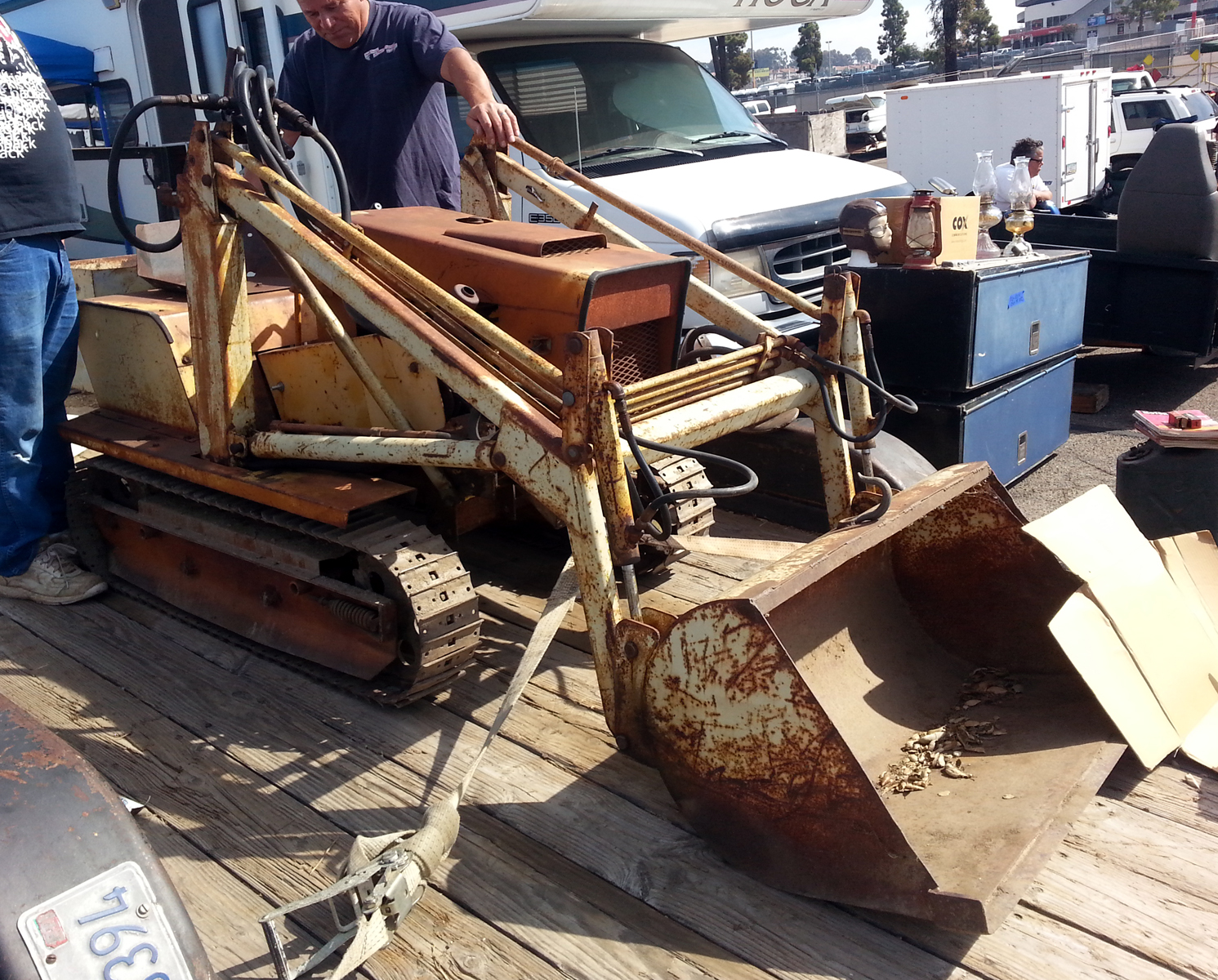 Just A Car Guy: I came across a Struck Magnatrac MT 1800 dozer scooper ...