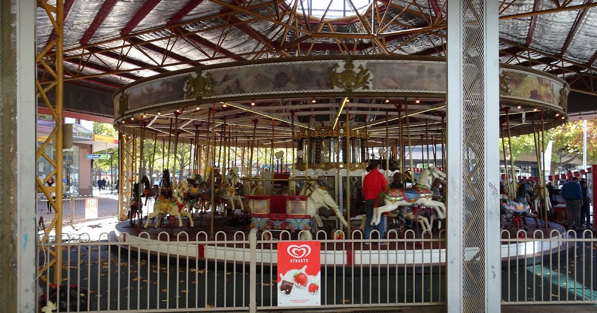 Tofu Photography: The amusement carousel in Civic, Canberra