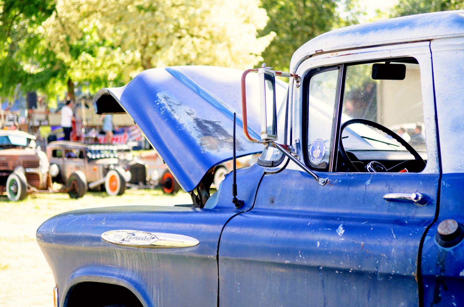 Salem, Oregon Daily Photo Diary: Live Music and Rat Rods