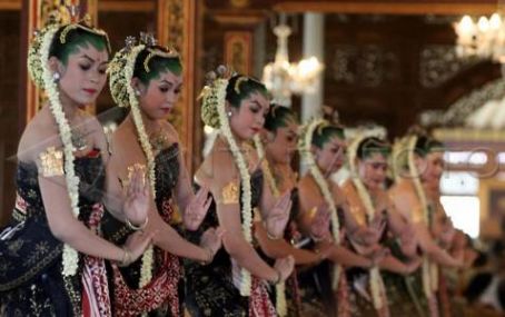 SENI BUDAYA PARAMITHA: TEARI BEDOYO KETAWANG