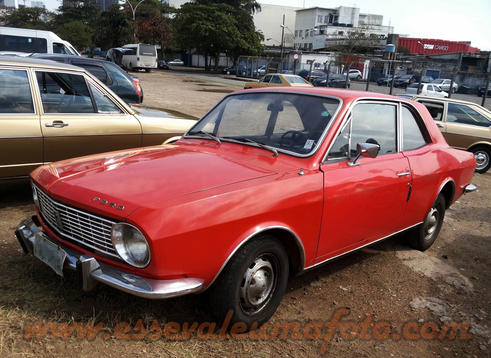Registros Automotivos do Cotidiano: Ford Corcel Luxo Cupê 1972