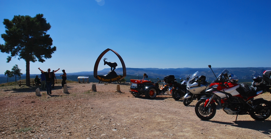 Elperronegro: 🏍️ THE SILENT ROUTE ( la ruta del silencio )