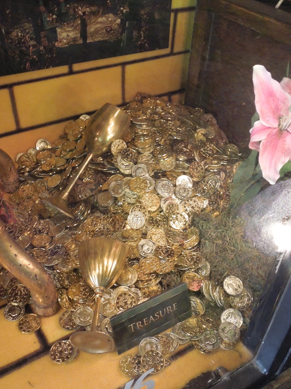 Hollywood Movie Costumes and Props: Original props featured in Oz The ...