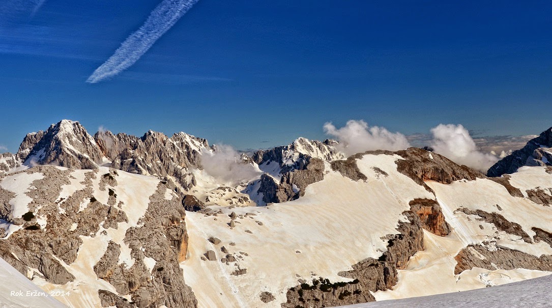 Od sončnega vzhoda do zahoda...in kar je vmes - The mountains are ...