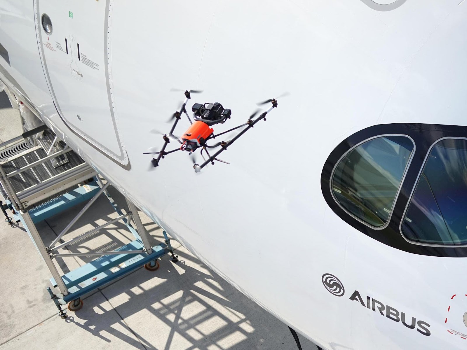 UAV ACTUAL: Airbus: UAVs for aircrafts inspection