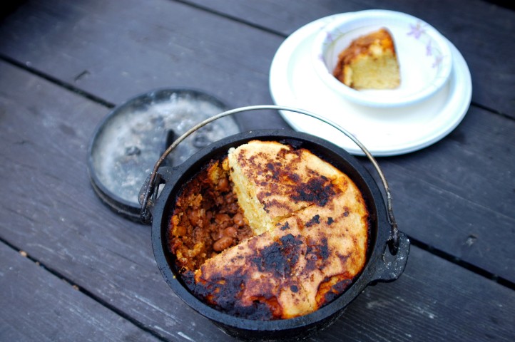 Humdrum Hodgepodge: Dutch Oven Chili Pie