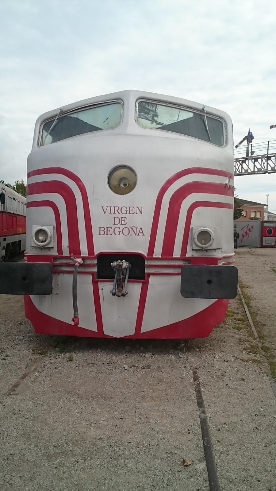Rails sense fronteres: Locomotora sèrie 350 de Renfe - Talgo II