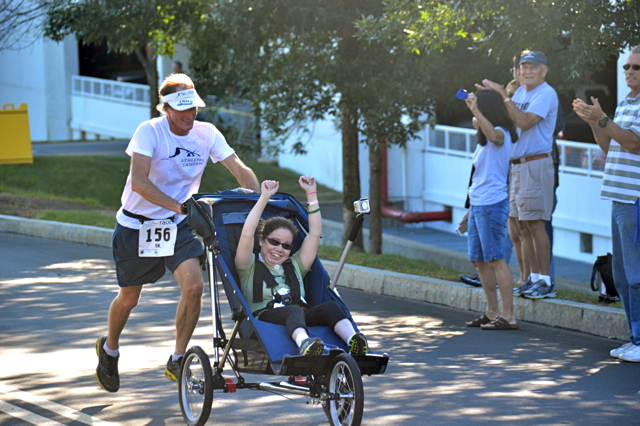 Love That Max : Parents who run races with their kids with disabilities
