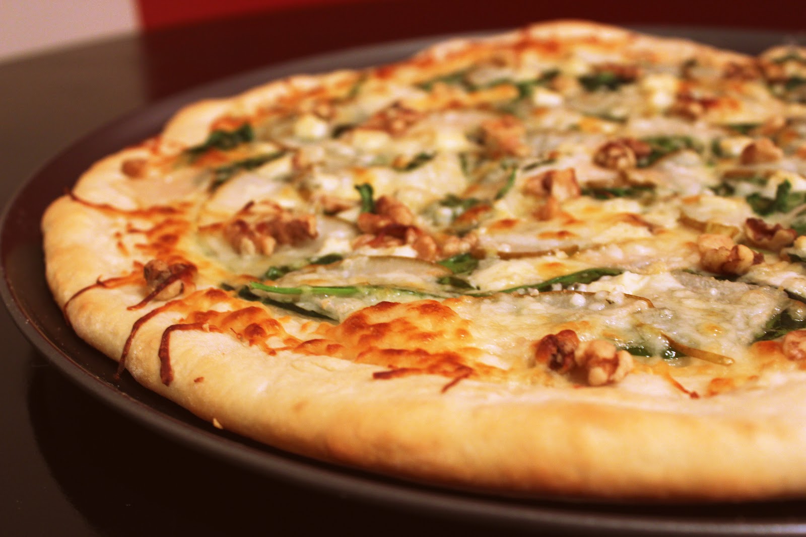 Swavory Stuff: Pear Gorgonzola Pizza