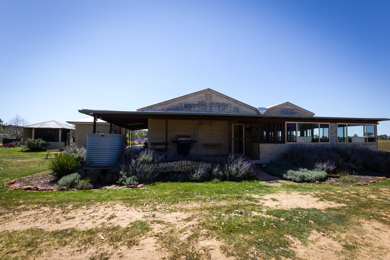 Travelling Australia: At the Outstation