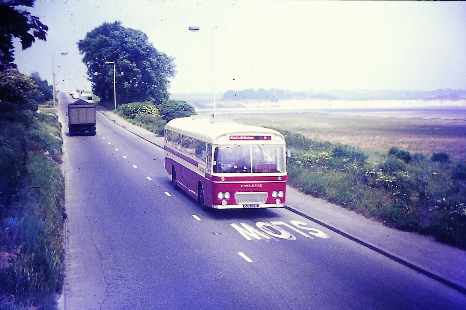 Public Transport Experience: In The Loop or On the Loop? [2]