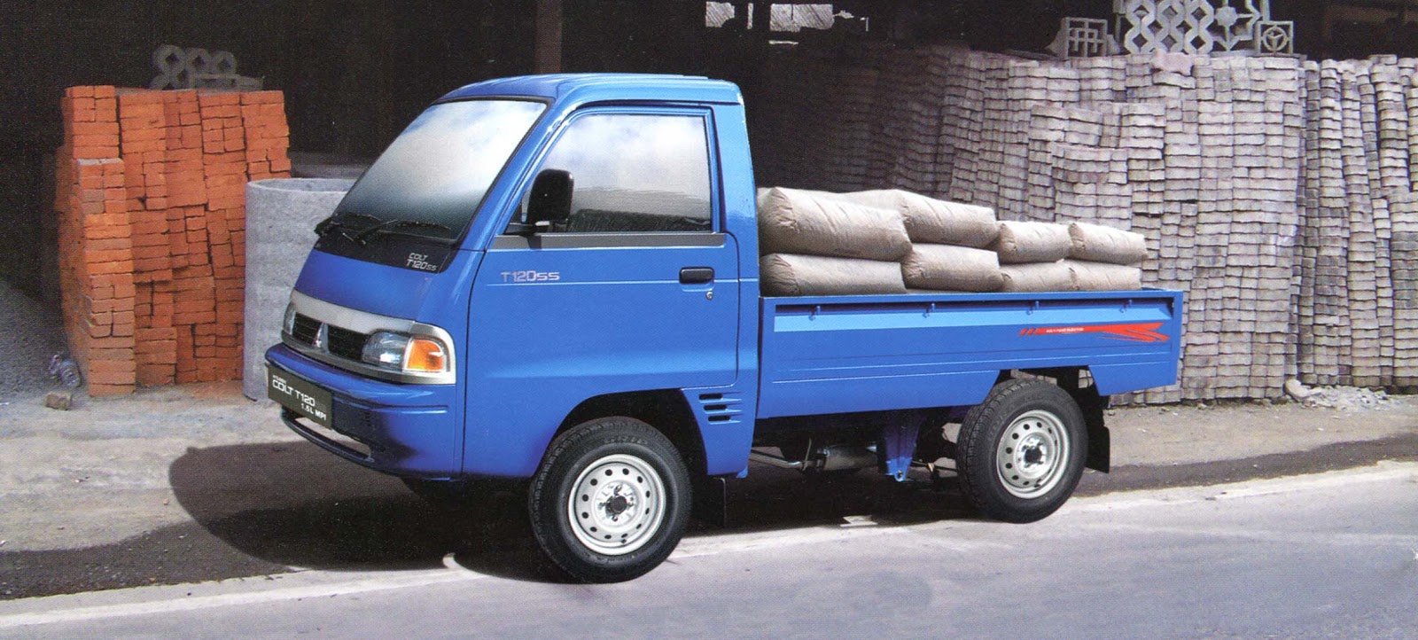 COLT T 120 SS FLAT DECK - MITSUBISHI COLT DIESEL