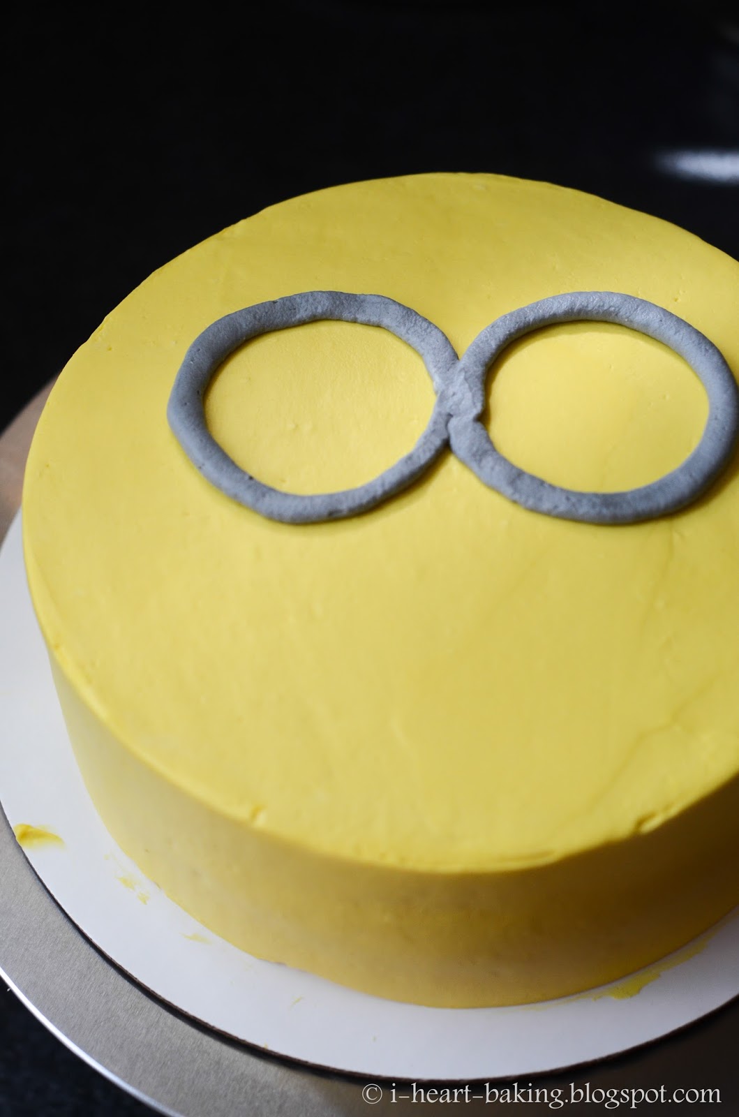 Minion Round Cake