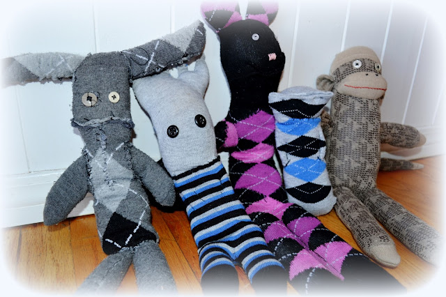 Over The Apple Tree: Sock Monkey Tutorial