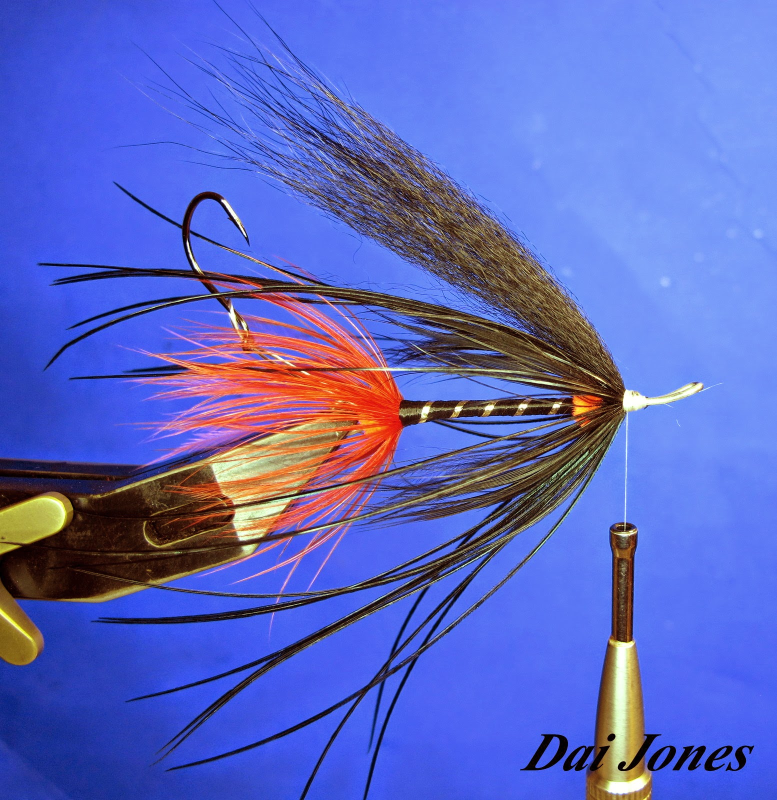 Flies step by step: Sewin ( sea trout) Night Intruder step by step.