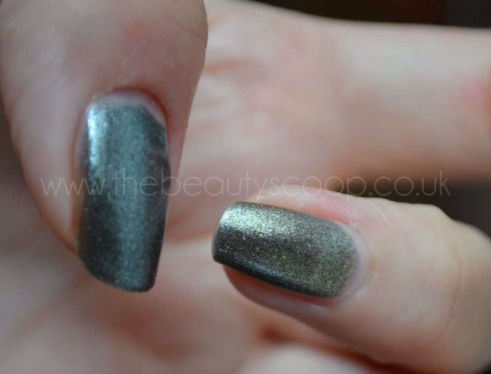The Beauty Scoop!: Chanel Fall 2011 Le Vernis Nail Colour - GRAPHITE (529)!