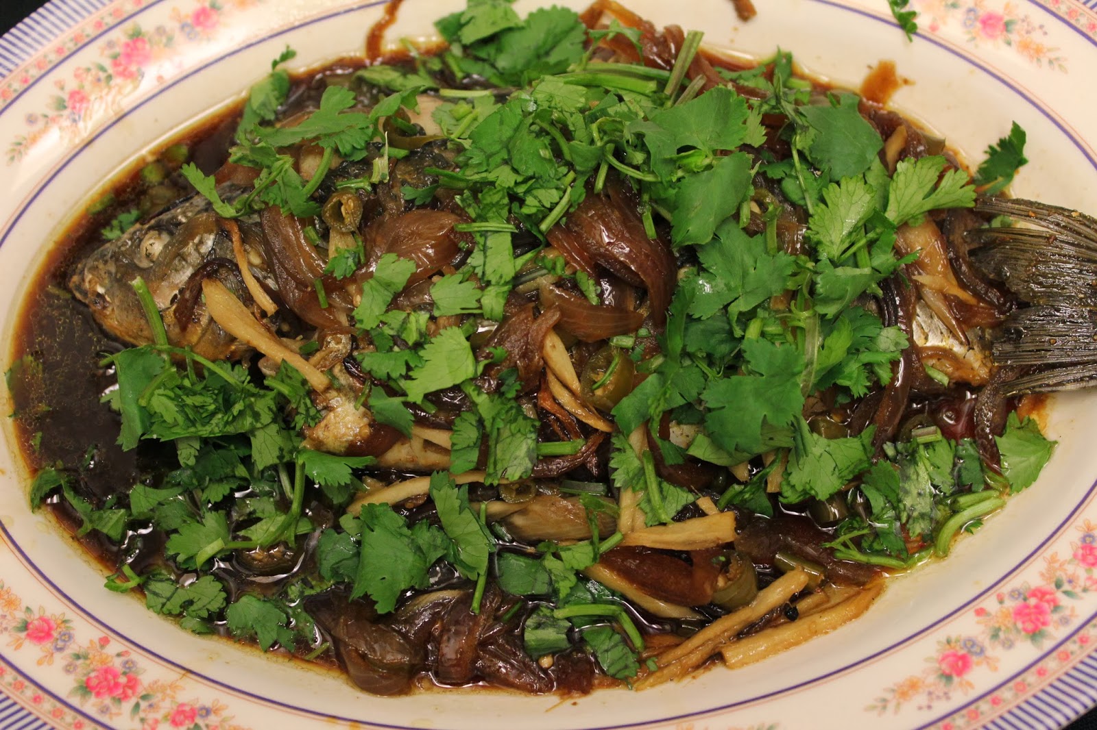 Aparna's Cookbook: Whole carp pan-fried and baked