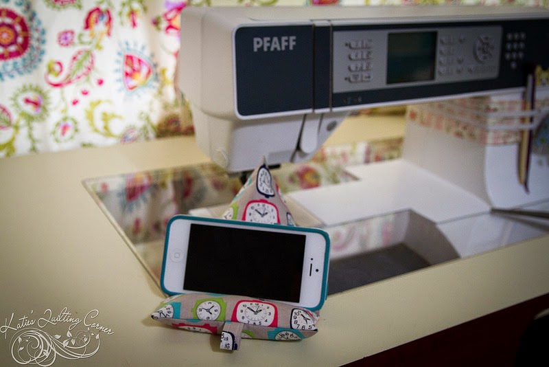 Quiltsmart Printed Interfacing: Brag Post- The Gadget Cushion