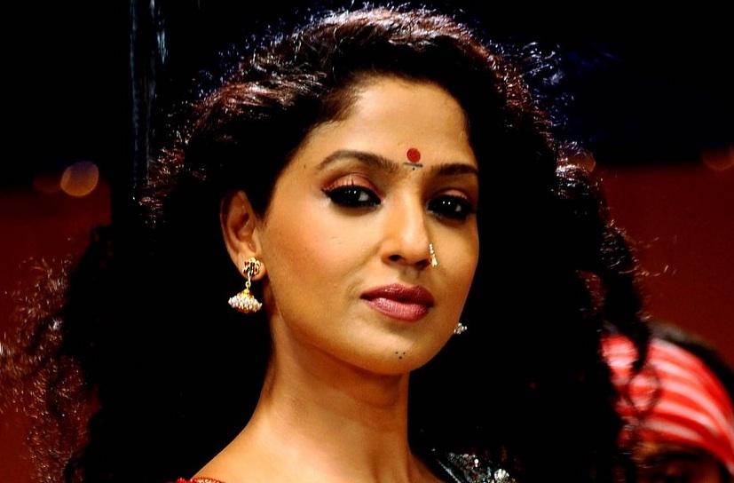 Suman Ranganathan as A Item Girl Photoshoot Making | reviewgossips