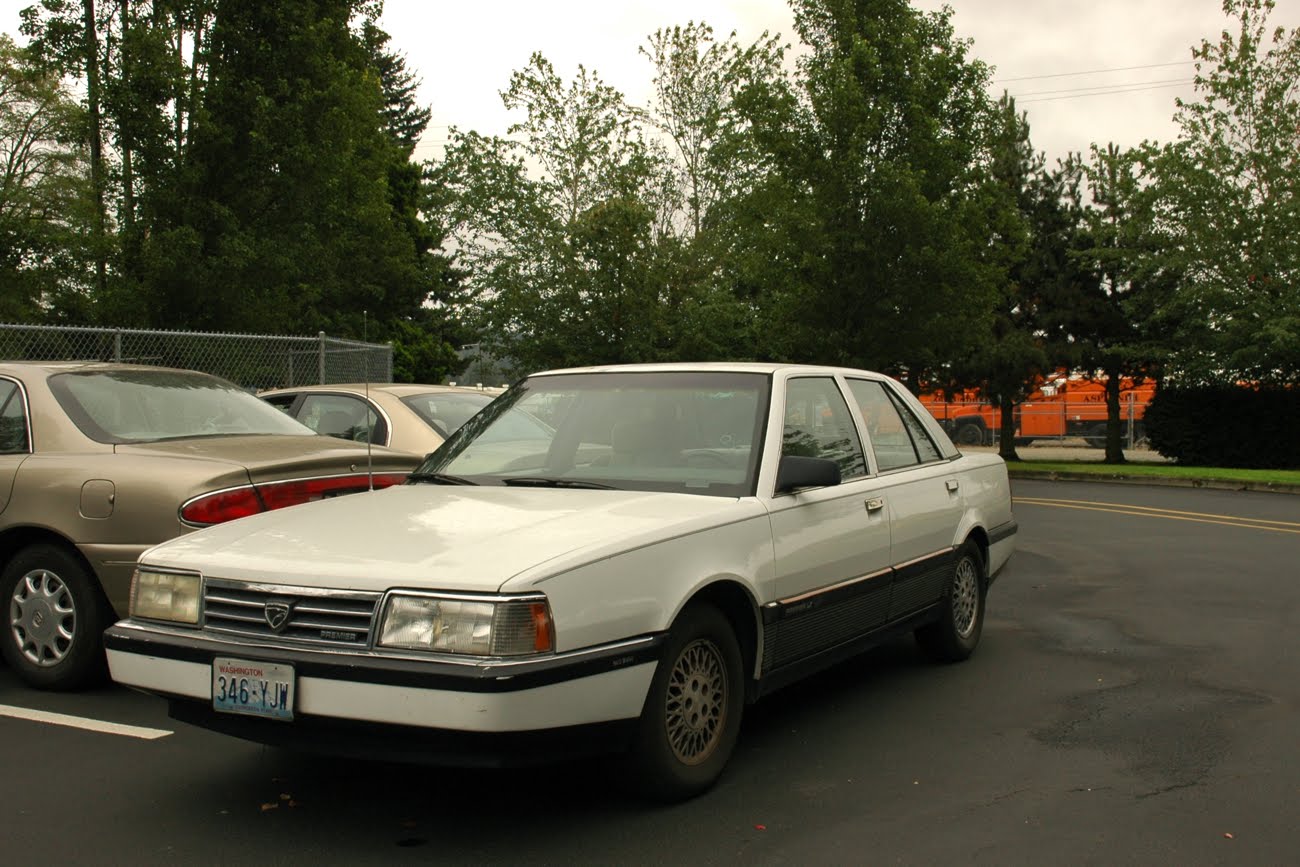 OLD PARKED CARS.: 1988 Eagle Premier LX.
