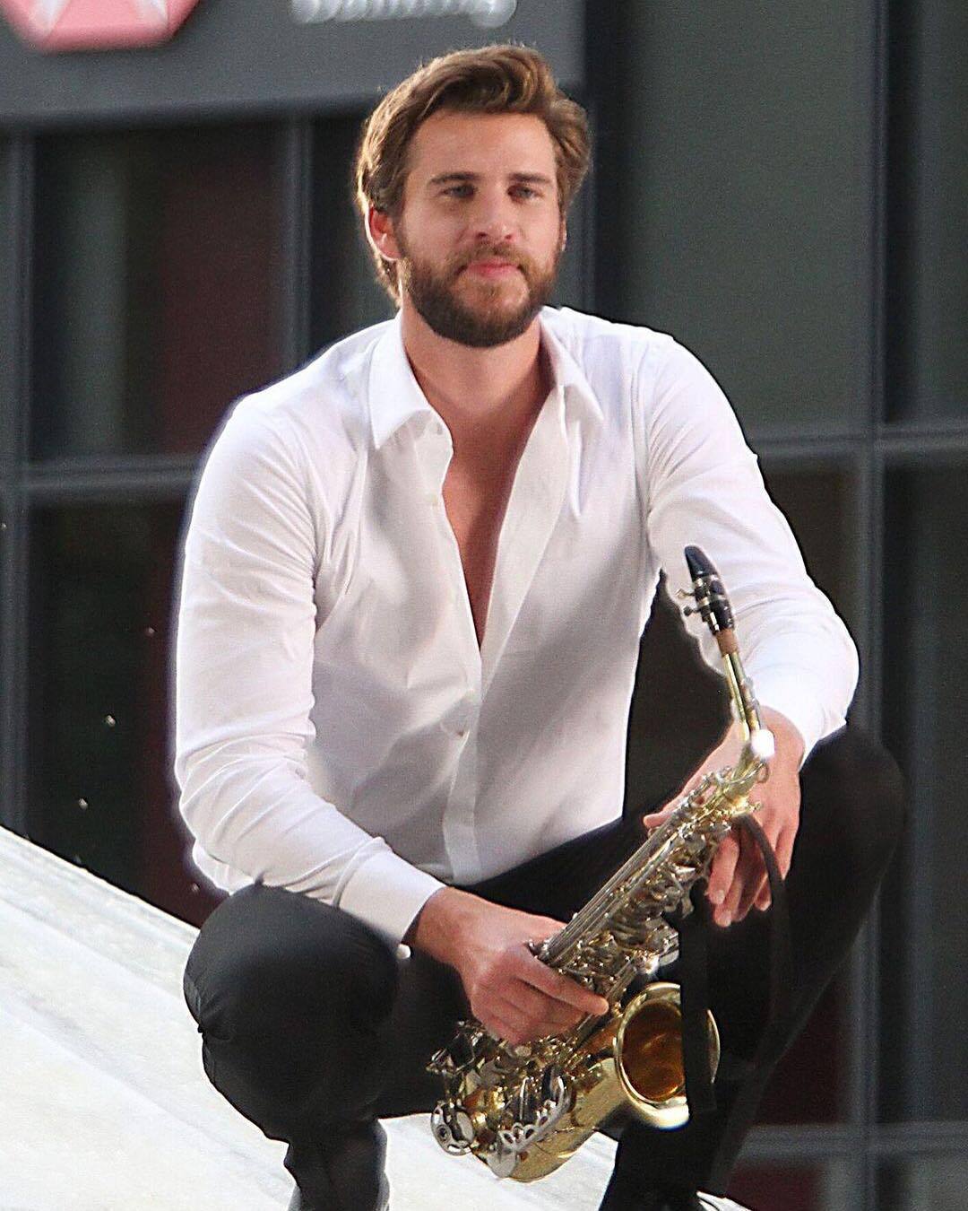 kenneth in the (212) jump: Liam Hemsworth's beard is putting him in ...