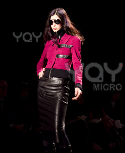 Become a Model in Less than 7 Minutes!: How to Walk the Runway...