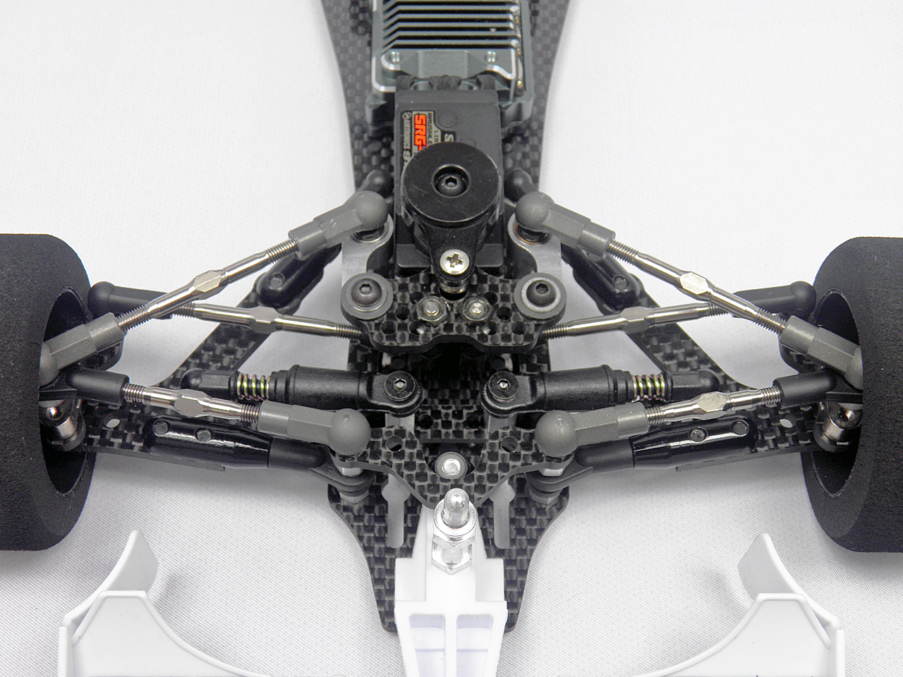 TRG最新F1シャーシ「TRG117」フロントサスを紹介|ラジコンもんちぃ - オフロード/オンロード/ドリフト ラジコンニュース