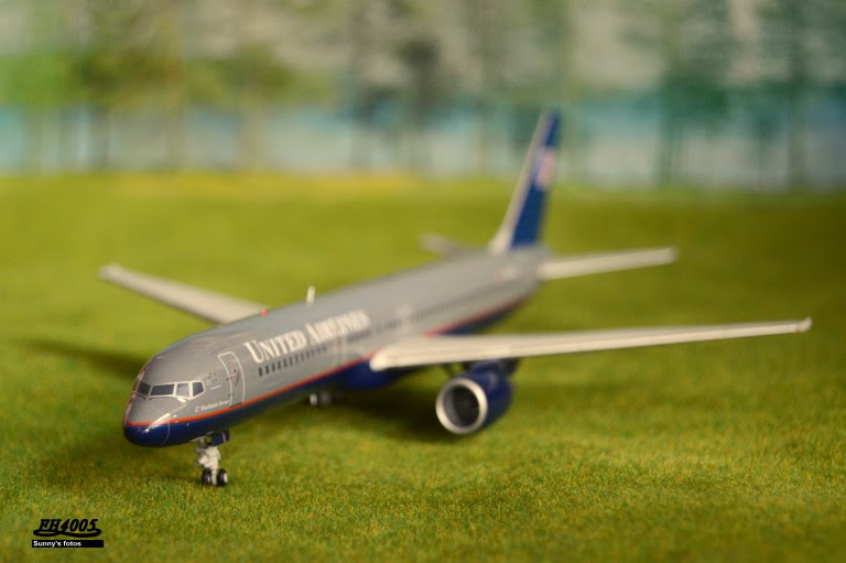 BHTXWmb: 模型分享 1:200 Boeing757-200 N592UA(Battleship Grey)火箭客機
