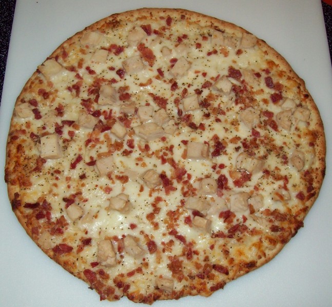 Ramen Butterfly: Safeway Select Chicken Bacon Alfredo Pizza