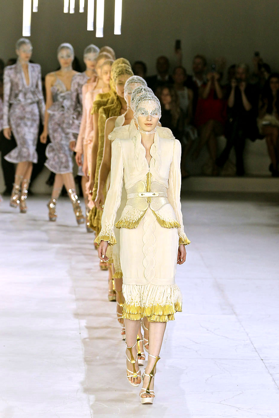 Glamour By Fatima: *AMAZING* Alexander McQueen Spring/Summer 2012