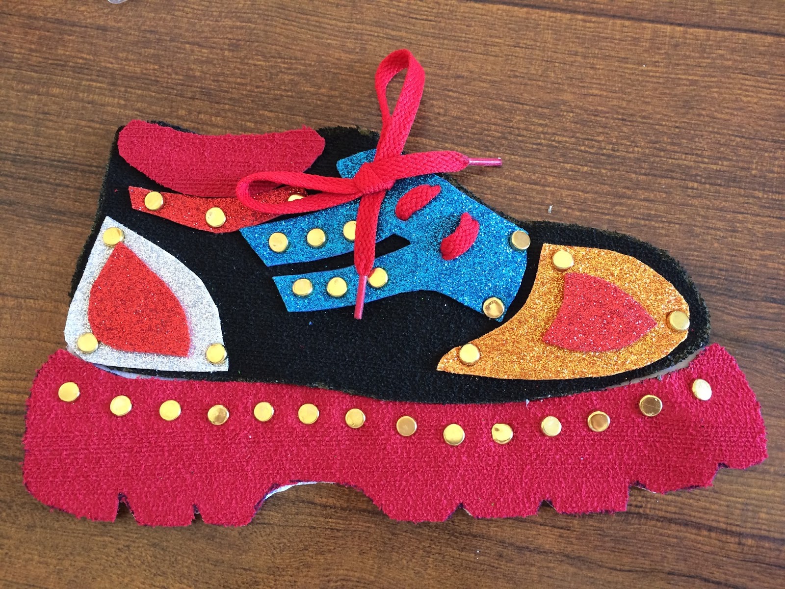 Blog de 6è de primària: Alguns exemples de sabates!! Que divertides i ...