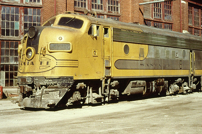 Evergreen Railroad Club: The many faces of Santa Fe Warbonnets