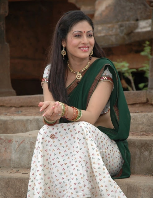 Tamil Actress Sada looking photo shoot stills