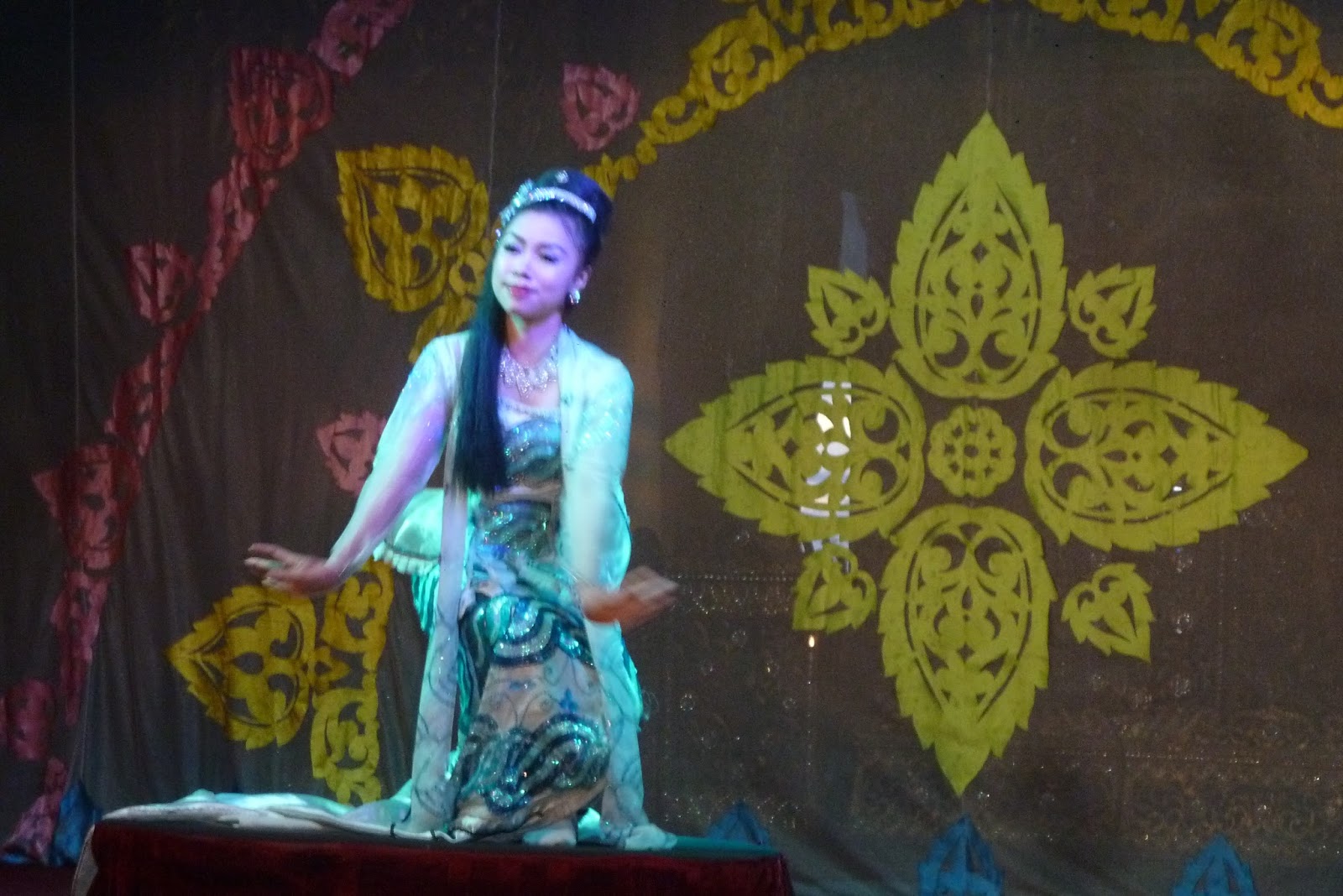 Kee Hua Chee Live!: KARAWEIK PALACE RESTAURANT AND CULTURAL SHOW CENTRE ...