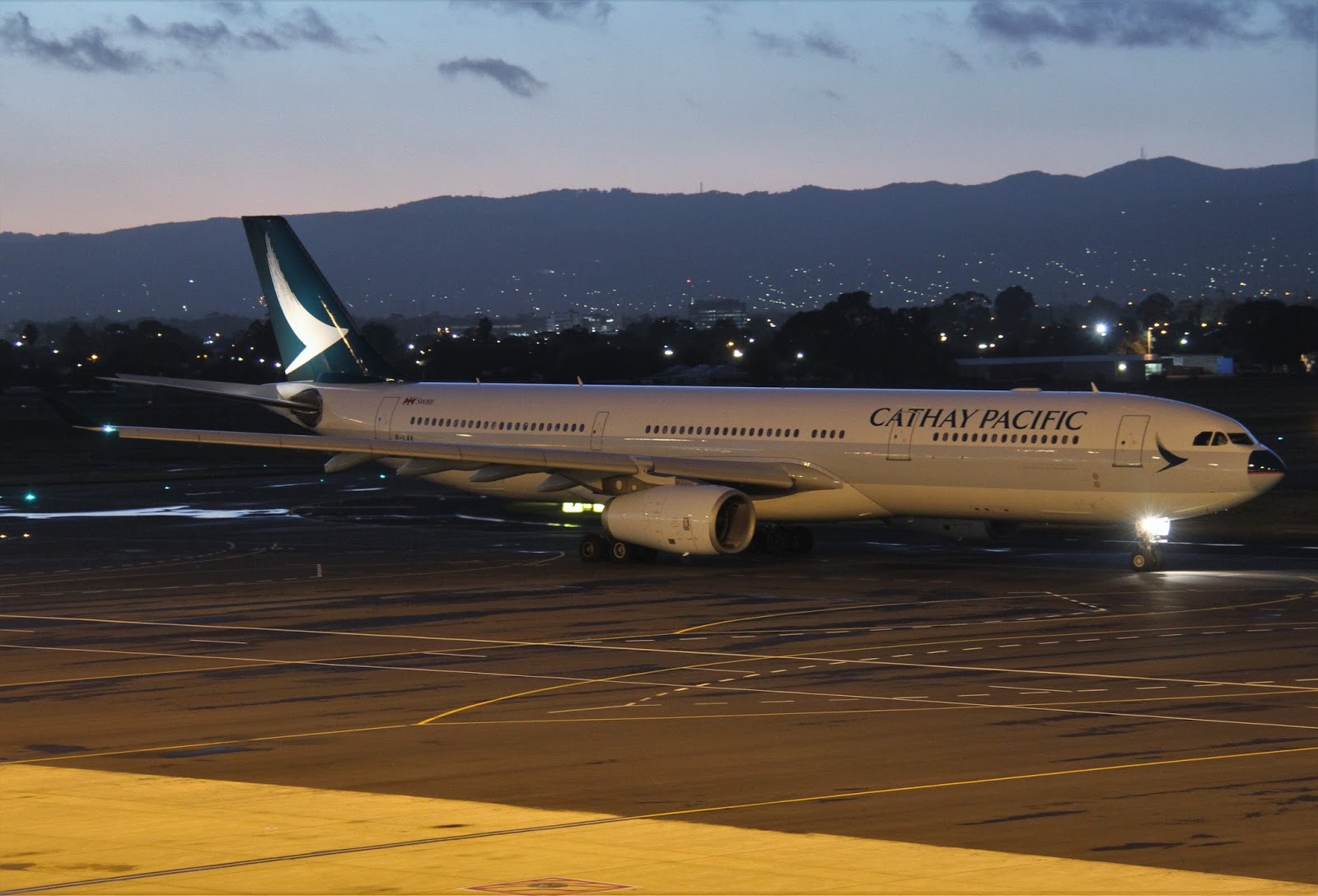 Adelaide Airport Movements: Cathay Pacific A330-300 B-LAK (1st Visit ...